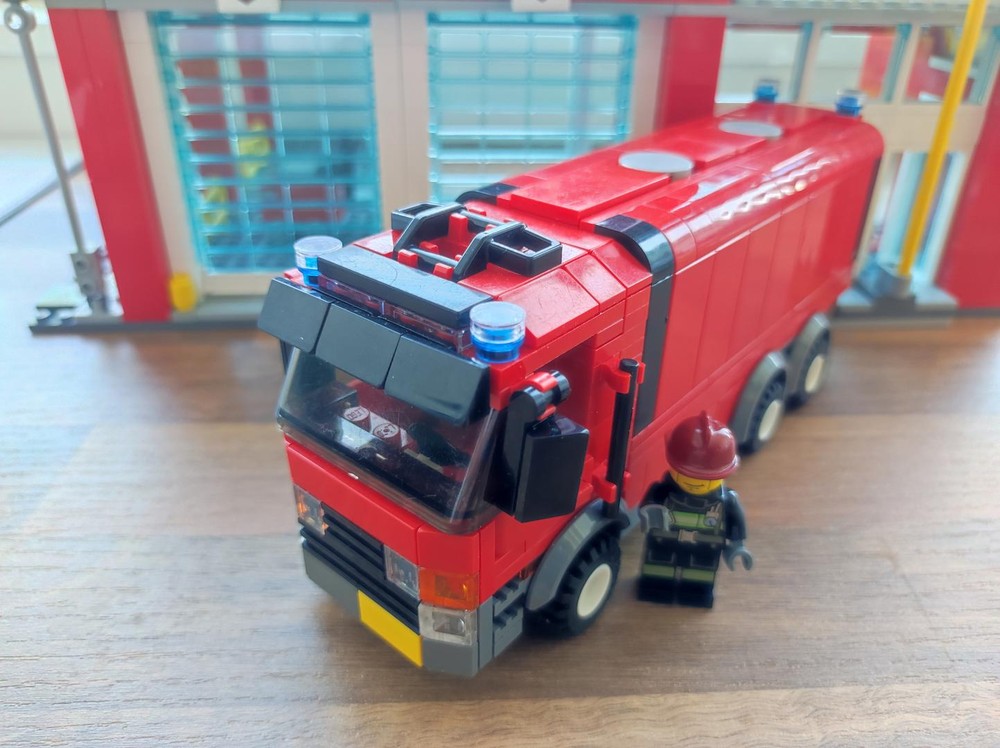 LEGO MOC Dutch Firetruck watertanker by Toothpick-NL | Rebrickable ...