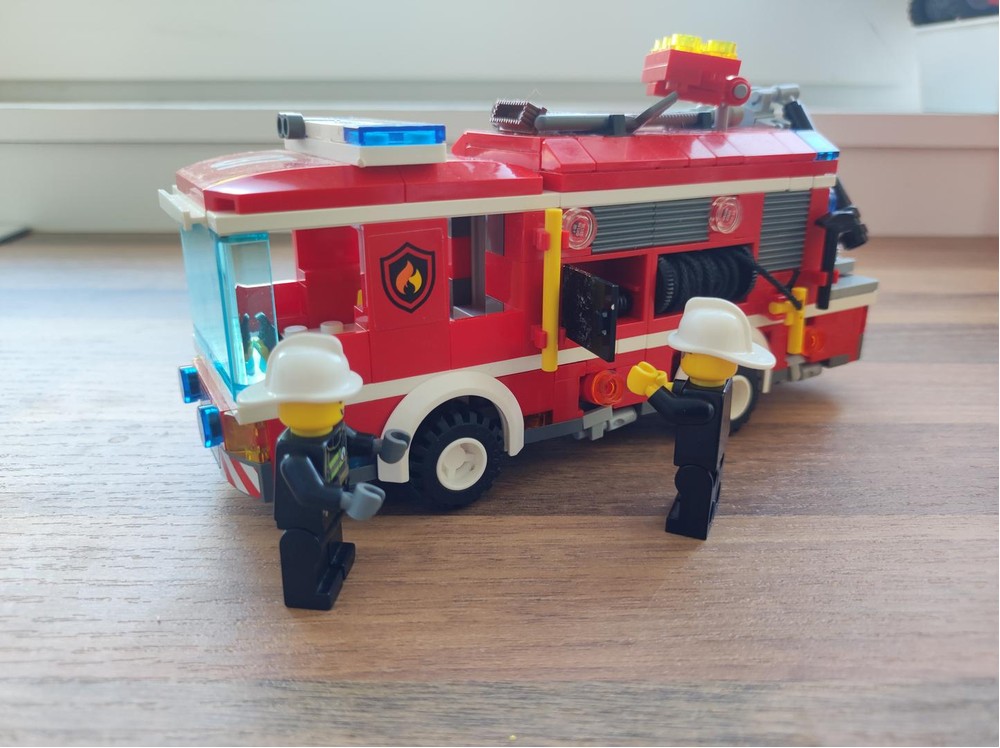LEGO MOC Dutch Firetruck with small crane by Toothpick-NL | Rebrickable ...