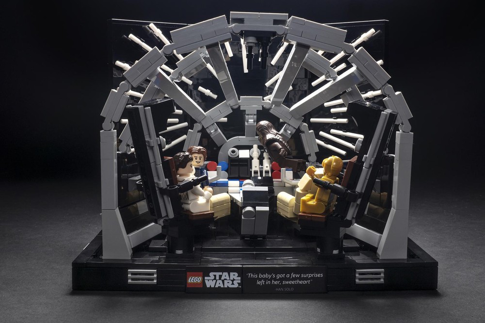 LEGO MOC Millennium Falcon Cockpit Diorama by Tomasso | Rebrickable ...