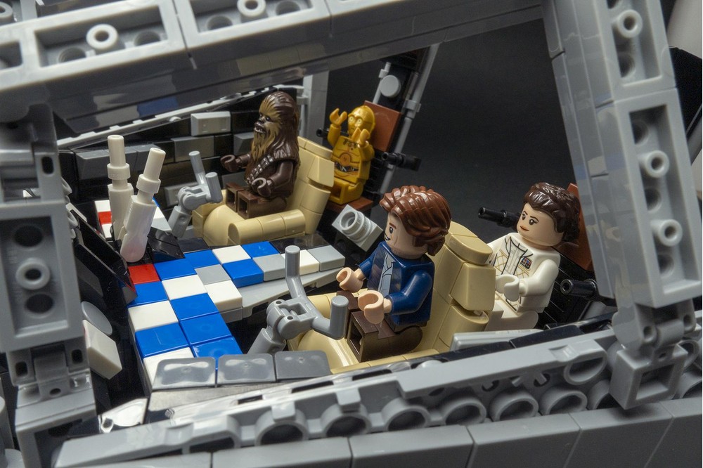 LEGO MOC Millennium Falcon Cockpit Diorama by Tomasso | Rebrickable ...