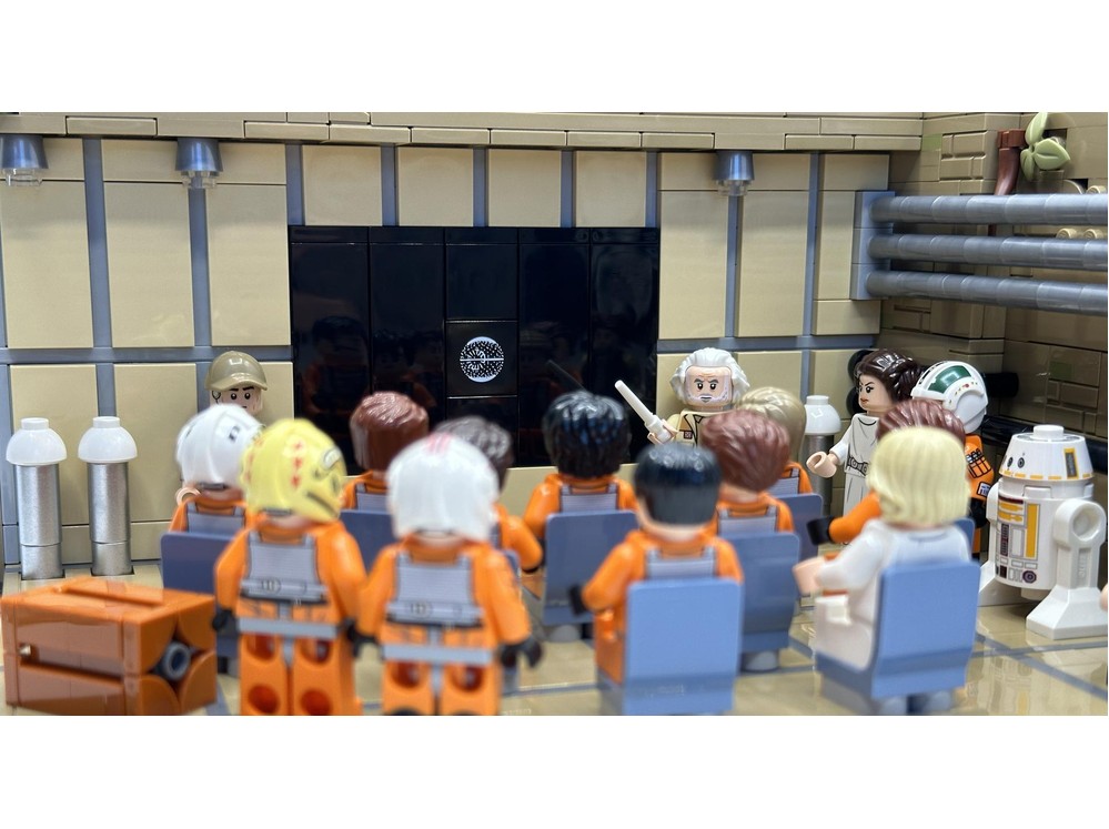 LEGO MOC Yavin IV Rebel Base Briefing Room Diorama MOC by ...