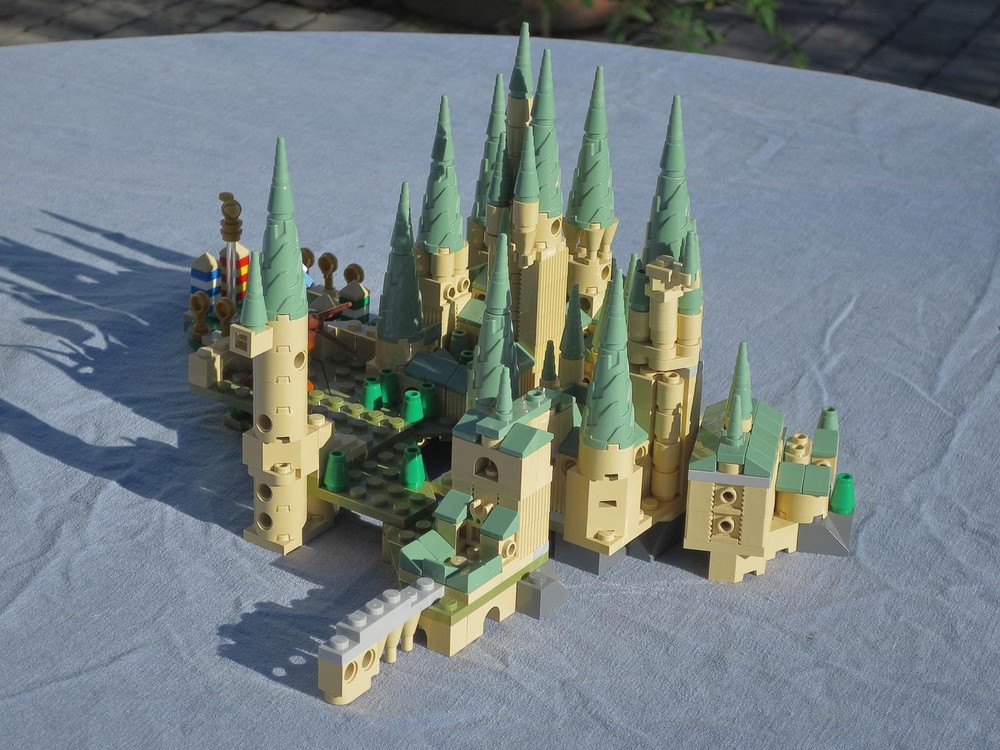 LEGO MOC 30435 x9 Hogwarts castle extended by Beregorn | Rebrickable ...