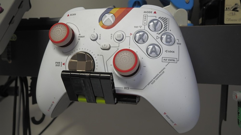 LEGO MOC Gamepad Holder by sirdudeofcambs | Rebrickable - Build with LEGO