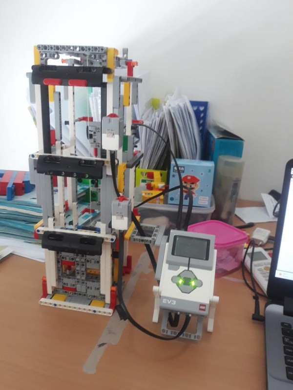 LEGO MOC ev3 elevator by ahmadanas | Rebrickable - Build with LEGO