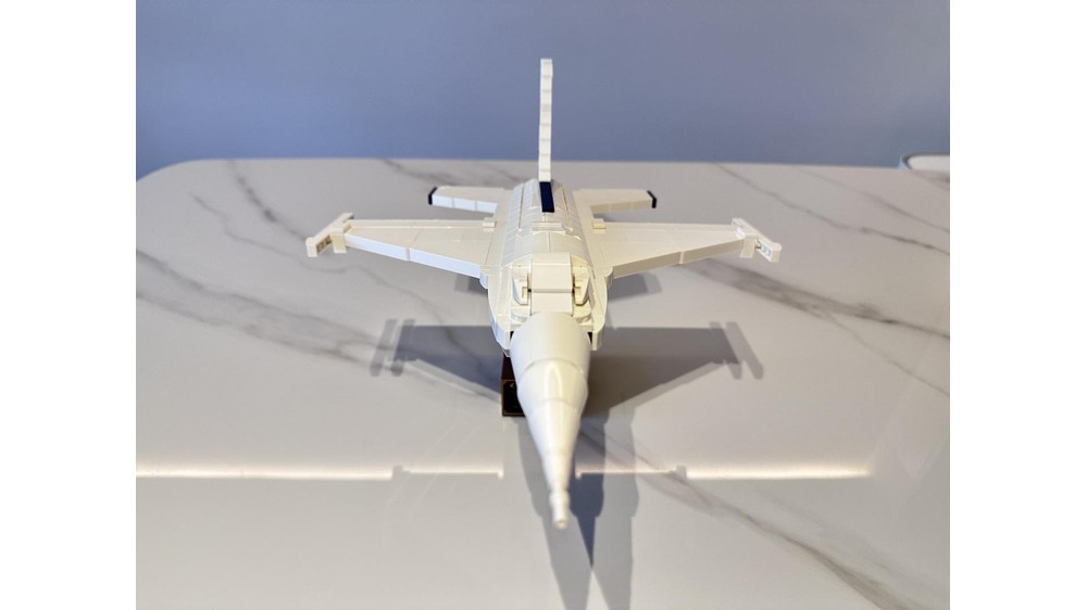 LEGO MOC -20% off Lockheed F-16 C Falcon LEGO 10318 Concorde alternate ...