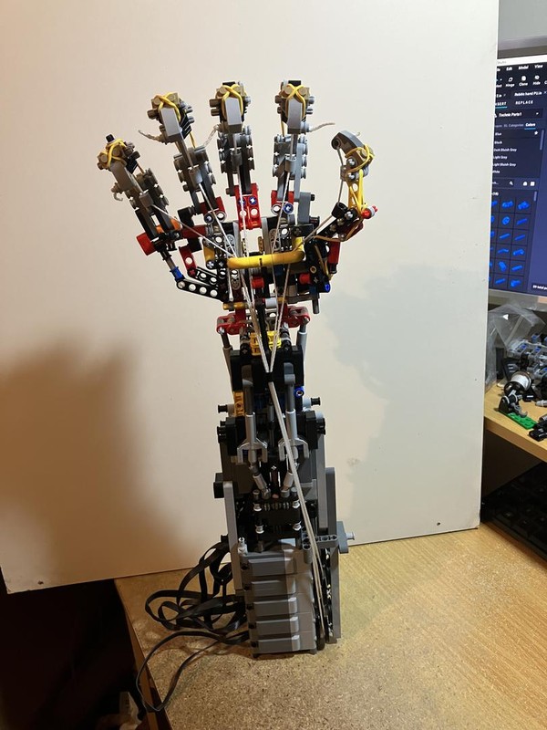LEGO MOC Robotic Hand by Smudge | Rebrickable - Build with LEGO
