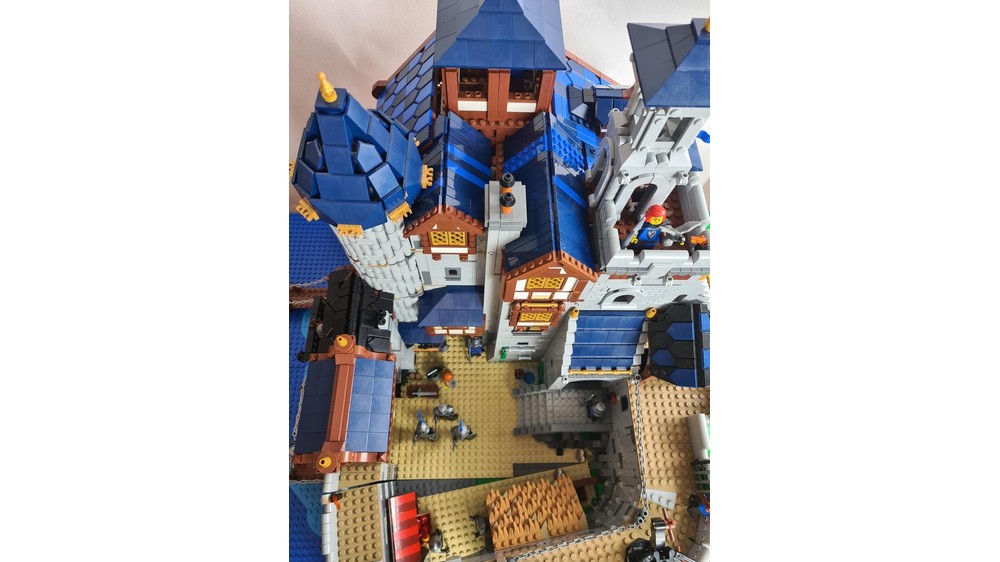 LEGO MOC Black Falcon Royal Castle by szymonk77 | Rebrickable - Build ...