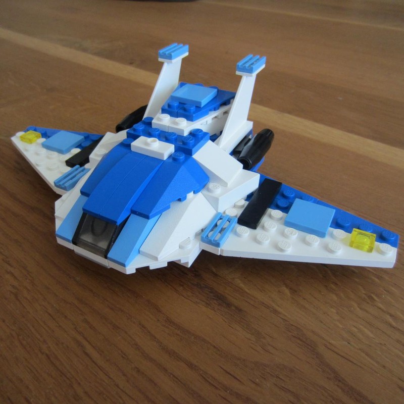 LEGO MOC 4098 Nimbus cruiser by drosse | Rebrickable - Build with LEGO