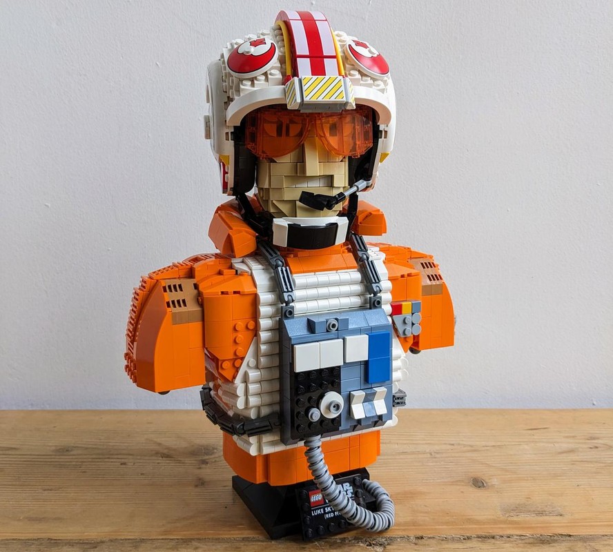 LEGO MOC Pilot Luke Bust by glenn_tanner55 | Rebrickable - Build with LEGO