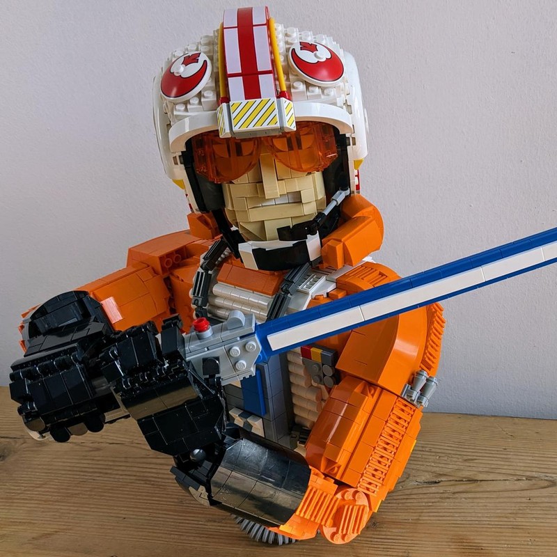 LEGO MOC Pilot Luke Bust (complete) by glenn_tanner55 | Rebrickable ...
