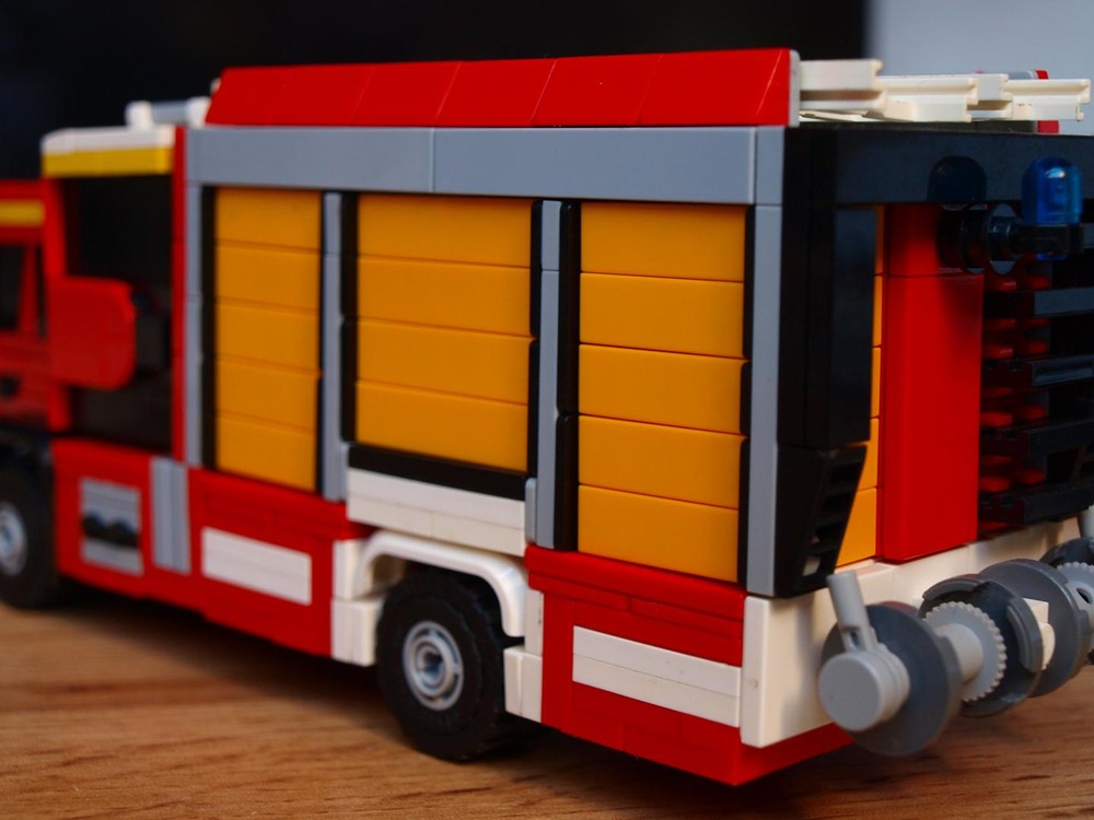 Lego Moc French Fpt Firetruck By Fritesaufour Rebrickable Build