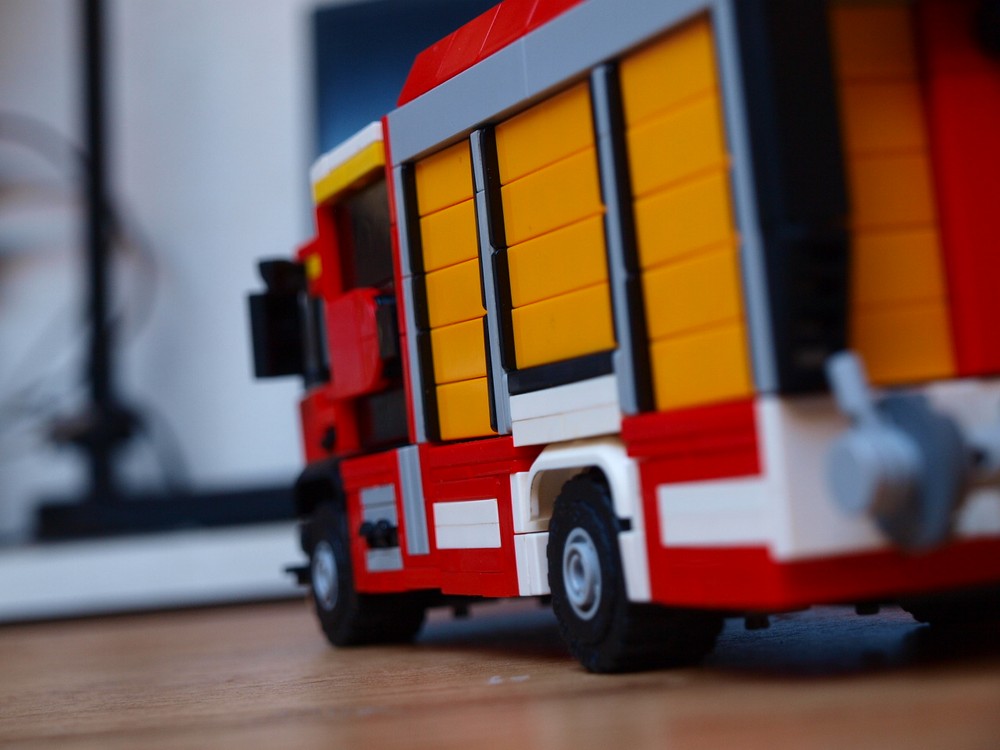LEGO MOC French "FPT" Firetruck by FritesAuFour | Rebrickable - Build ...