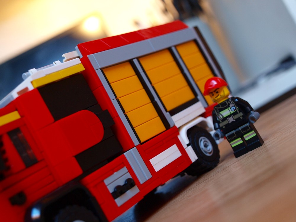 Lego Moc French Fpt Firetruck By Fritesaufour Rebrickable Build