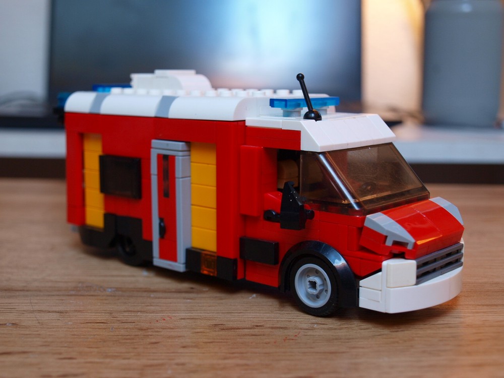 LEGO MOC French VSAV Ambulance by FritesAuFour | Rebrickable - Build ...