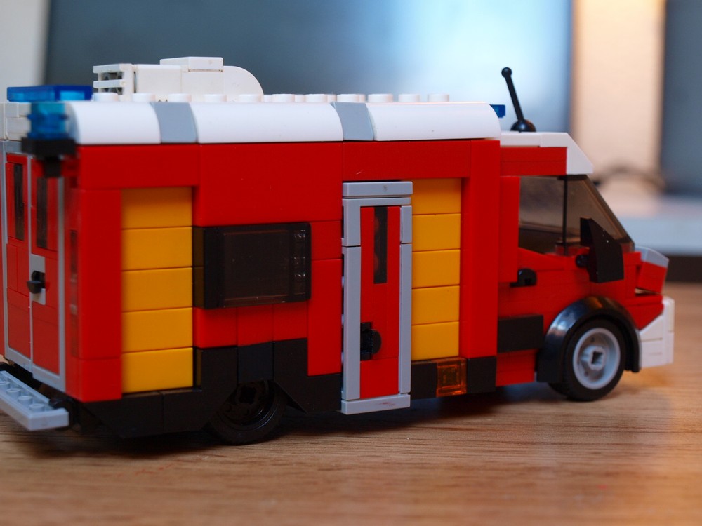 LEGO MOC French VSAV Ambulance by FritesAuFour | Rebrickable - Build ...