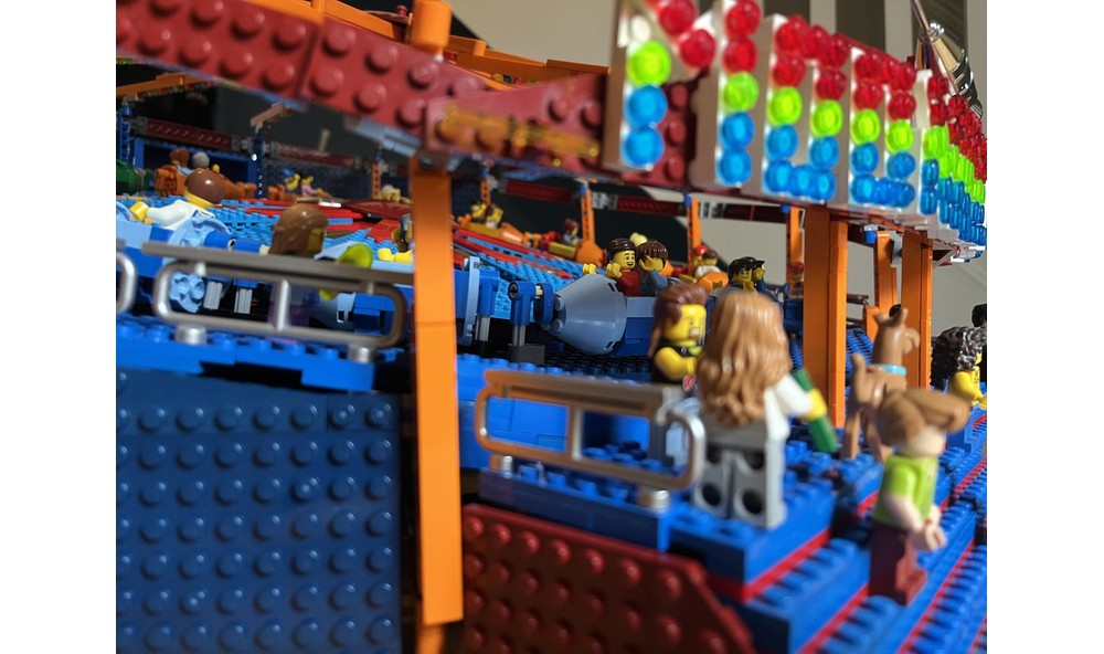 Lego Moc Moonrocket Fairground Ride By Gdale Rebrickable Build With
