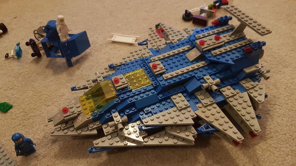 LEGO MOC-167208 Classic space cruiser 80's inspered! by captainian ...
