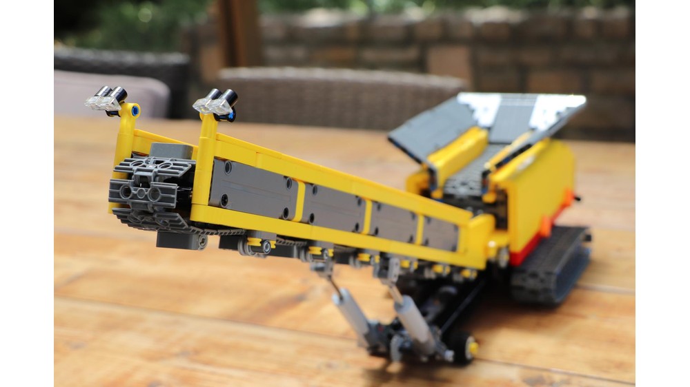 Lego Moc Self Propelling Hopper Feeder Conveyor By Bku Rebrickable