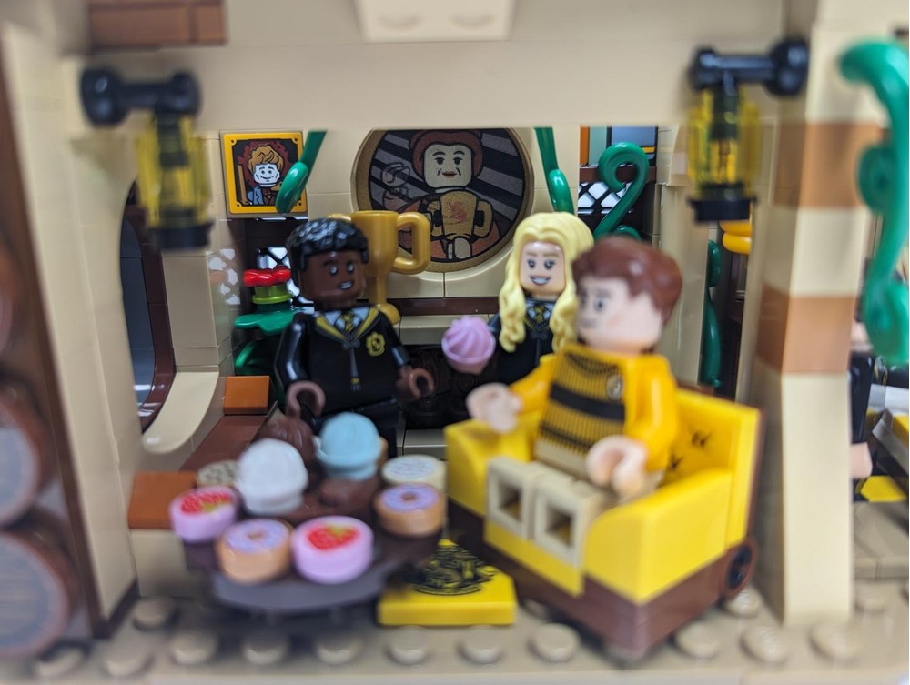 LEGO MOC HP Modular - Hufflepuf* Common Room by Pandabrickable ...