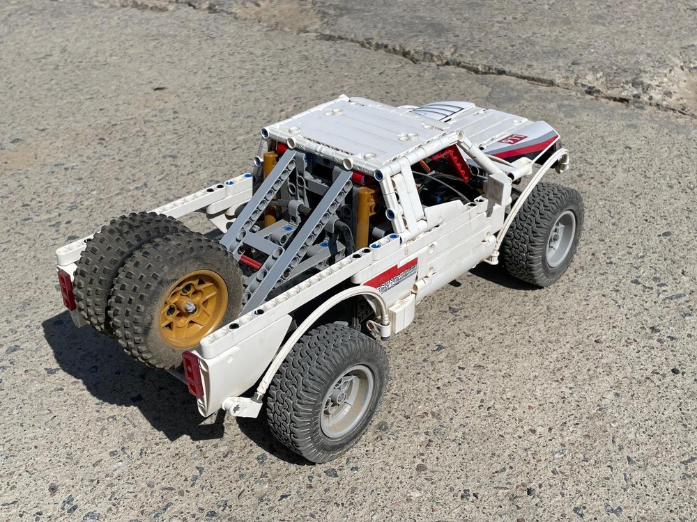 LEGO MOC Trophy truck with super realistic suspension by measyn | Rebrickable - Build with LEGO