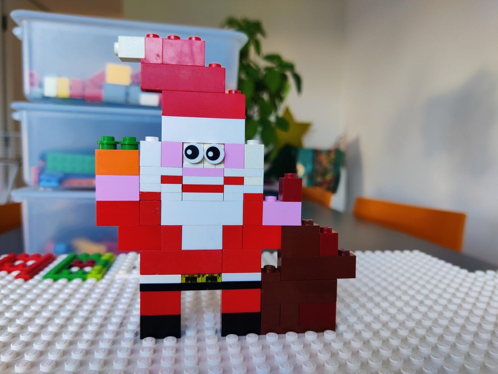 LEGO MOC Smiling Santa by nenalmapal | Rebrickable - Build with LEGO