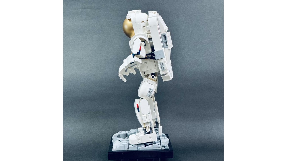 LEGO MOC Astronaut Walking on the Moon 31152+31147 by anderson_brick ...