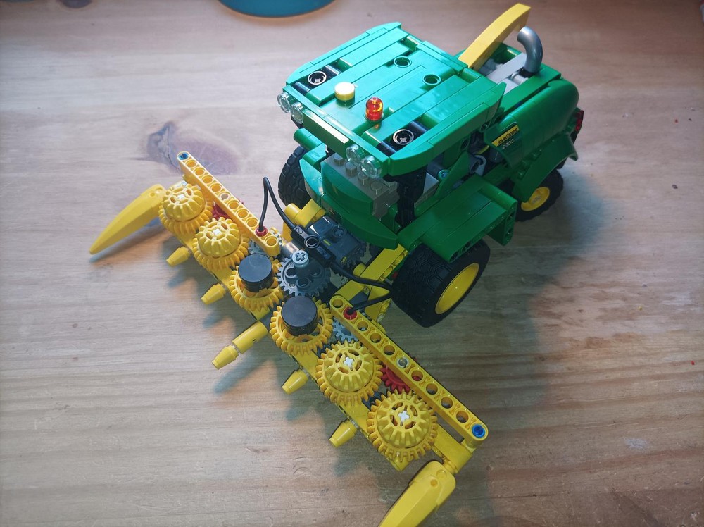LEGO MOC 42168 John Deere Harvester motorized by RCJonas | Rebrickable - Build with LEGO