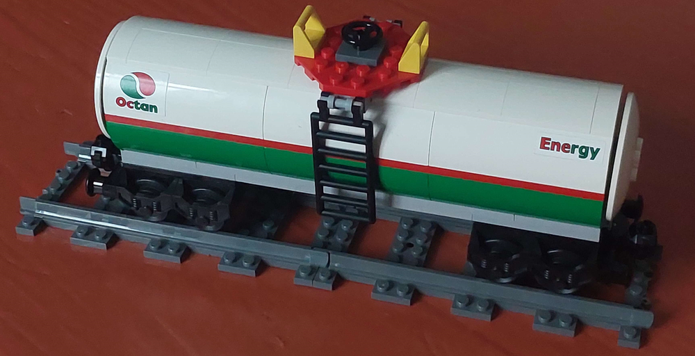 LEGO MOC MOC 3180 Octan tank railcar by Sparfelll | Rebrickable - Build ...
