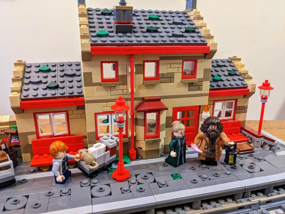 LEGO MOC Hogsmeade Station (HP / Modular Buildings) by penumbra12 | Rebrickable - Build with LEGO