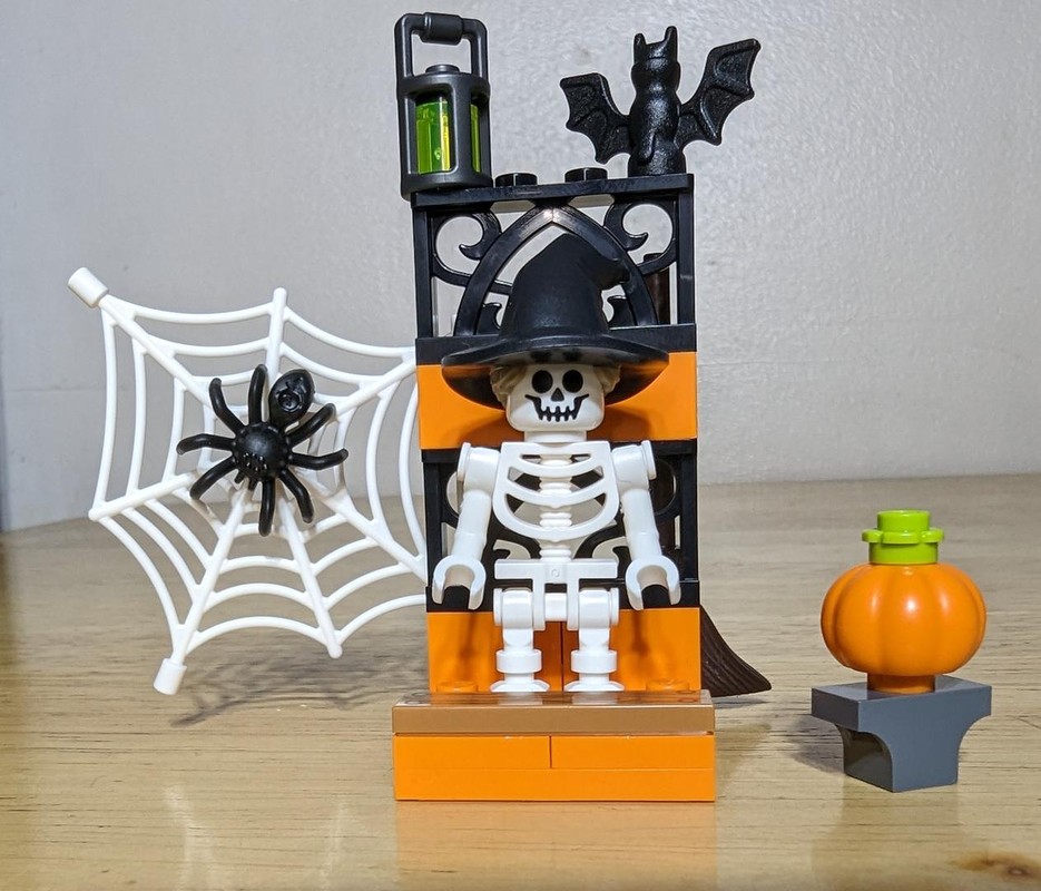 LEGO MOC-172978 Halloween VIP Pack Minifigure Stand by Bricks and Capes ...