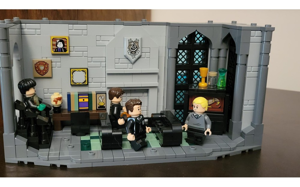 LEGO MOC Common Room- Snake by witchcraftedbricks | Rebrickable - Build ...