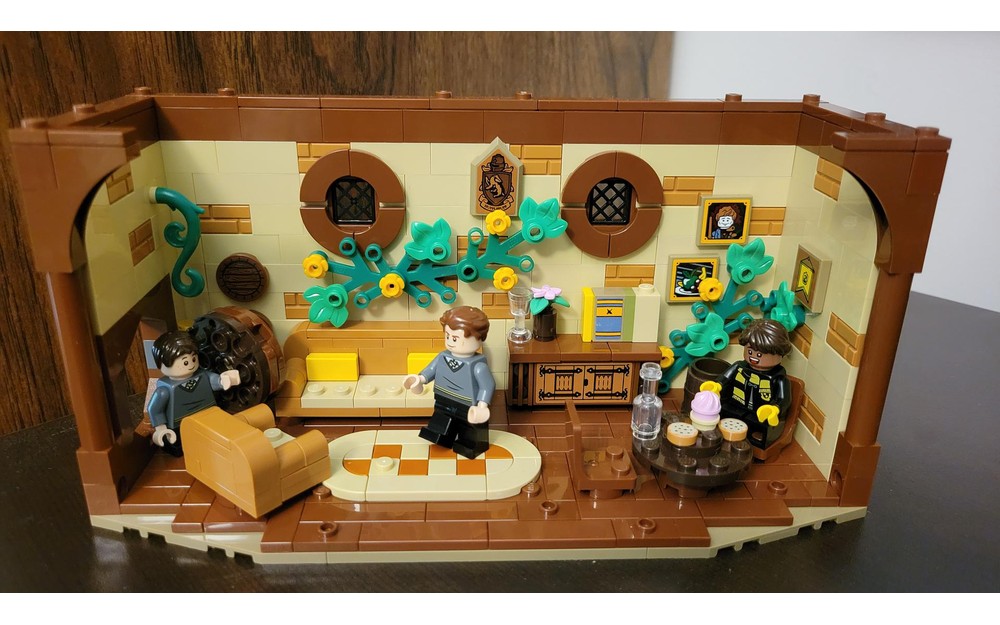 LEGO MOC Common Room- Badger by witchcraftandlego | Rebrickable - Build ...