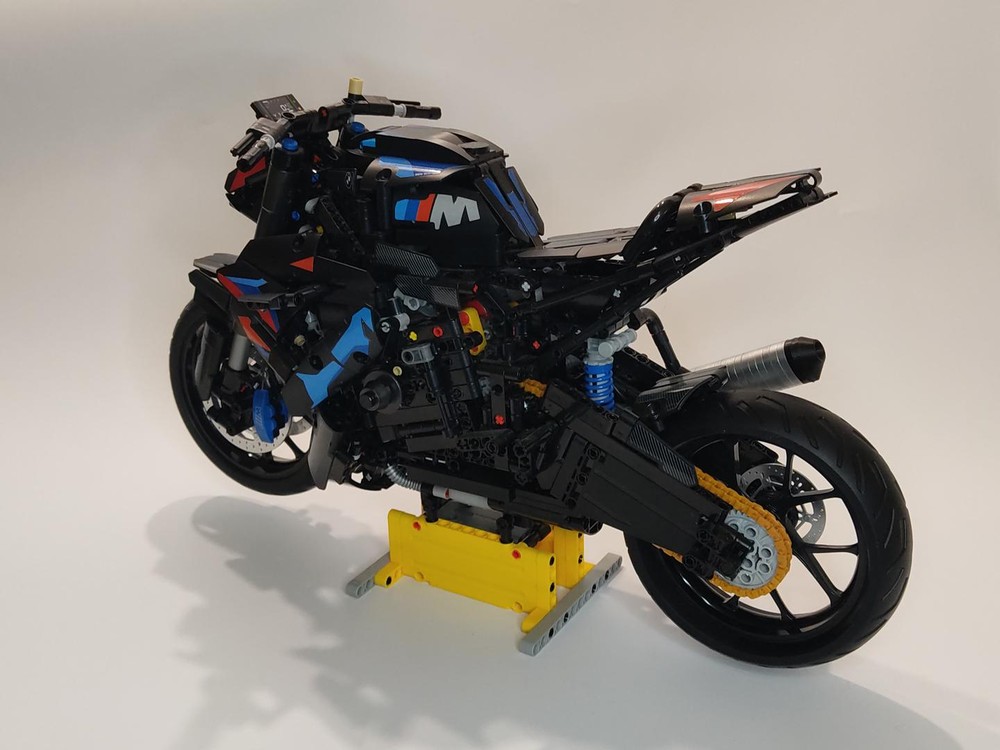 LEGO MOC BMW M1000R 1:5 by MOC NEMOOZ | Rebrickable - Build with LEGO