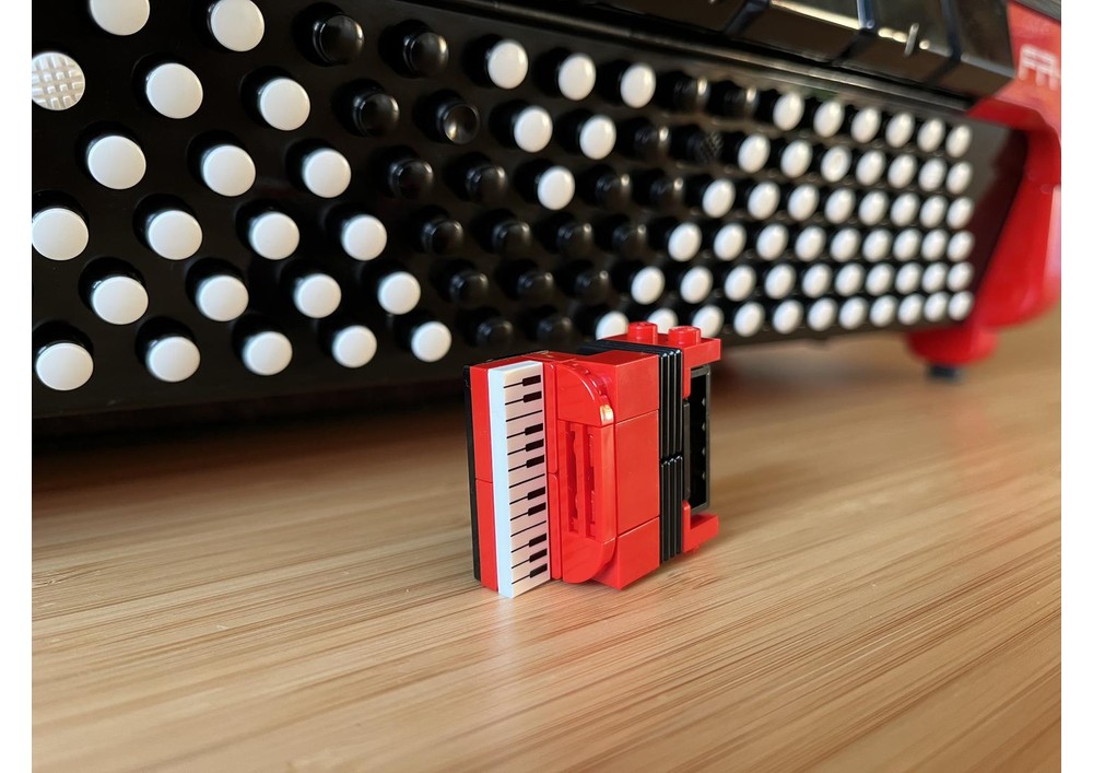 LEGO MOC Miniscale red accordion by asnoopy | Rebrickable - Build with LEGO