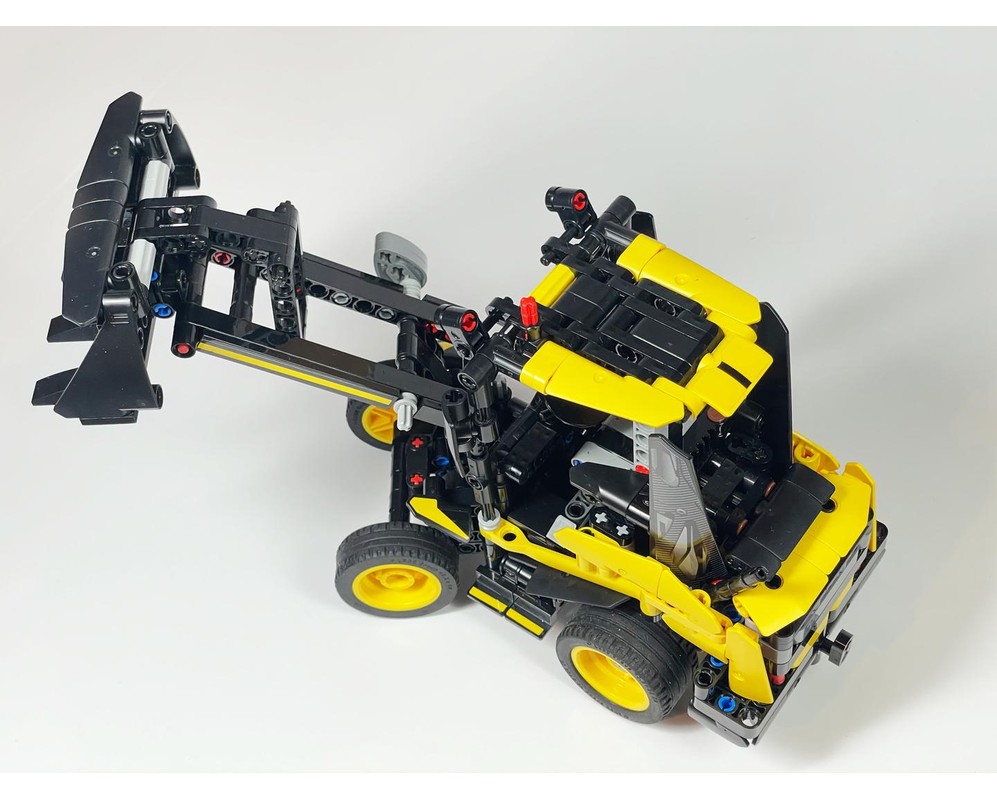 LEGO MOC Wheel Loader by Guys and Bricks | Rebrickable - Build with LEGO