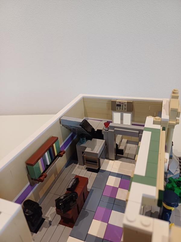 LEGO MOC 10278 Alternate Police Station by vhenco | Rebrickable - Build ...
