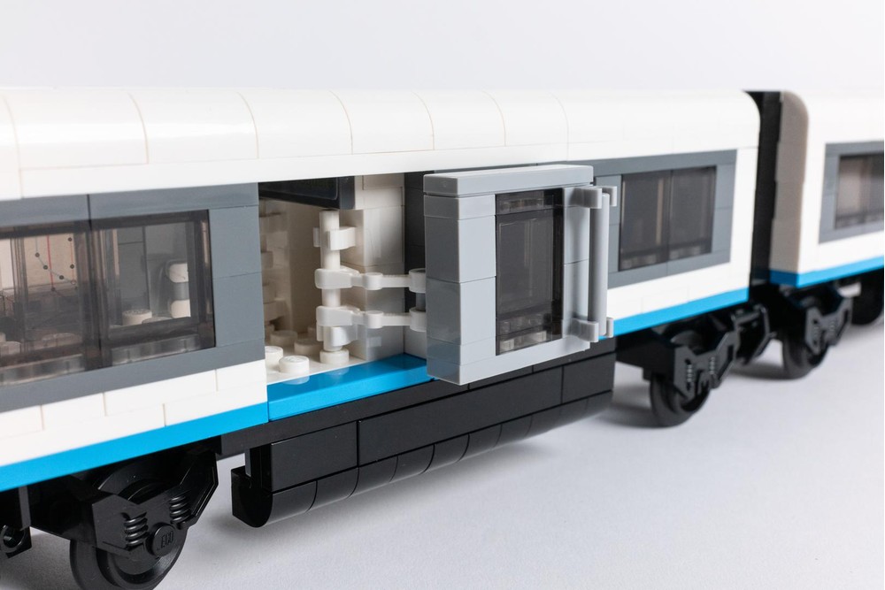 LEGO MOC City Metro Train, Minifig-Scale (Motorized) by eggybricks ...