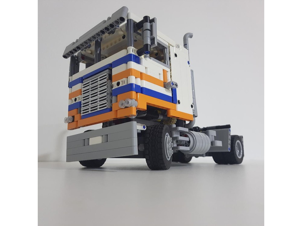 LEGO MOC Freightliner FLB - 4x2 - White & Black by O.L.A_Tech ...
