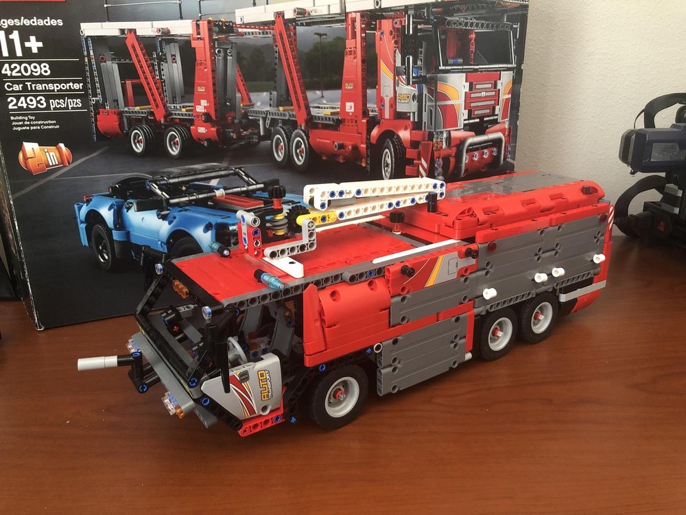 LEGO MOC 42098: Airport Fire Truck by MattBuildz | Rebrickable - Build ...