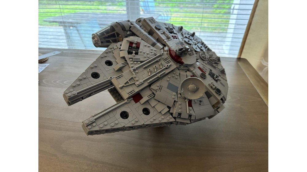 LEGO MOC-178275 The Falcon by BaufmanBricks | Rebrickable - Build with LEGO