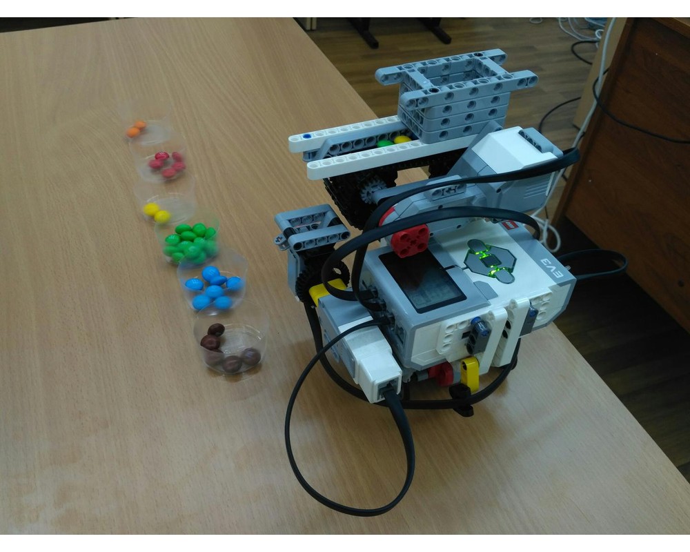 LEGO MOC M&M`s color sorter by xfeelgoodx | Rebrickable - Build with LEGO