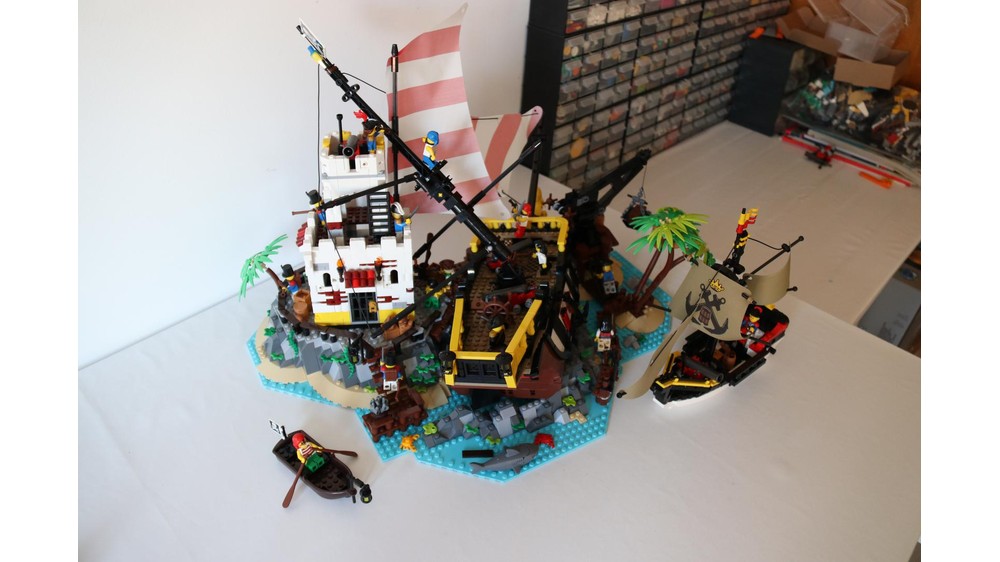 LEGO MOC Lego 21322/10320 - Shipwreck on Sabre Island by Tavernellos ...