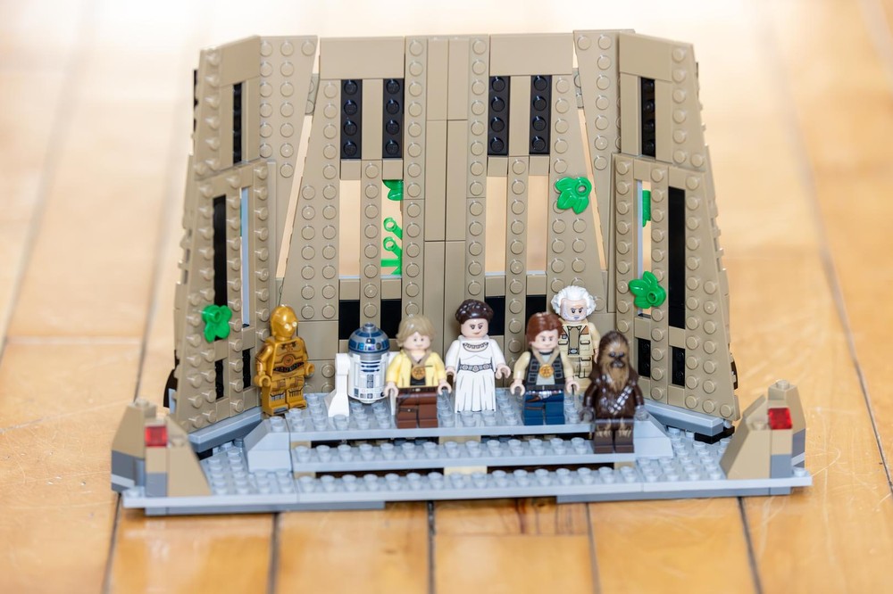 LEGO MOC Yavin IV Throne Room by productionsdiratia | Rebrickable ...