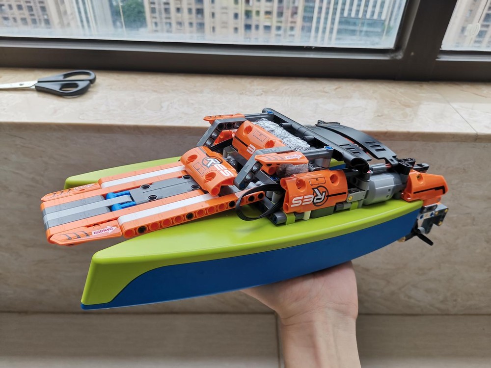 LEGO MOC rc boat (42105+42120) by ddmdx1316 | Rebrickable - Build with LEGO