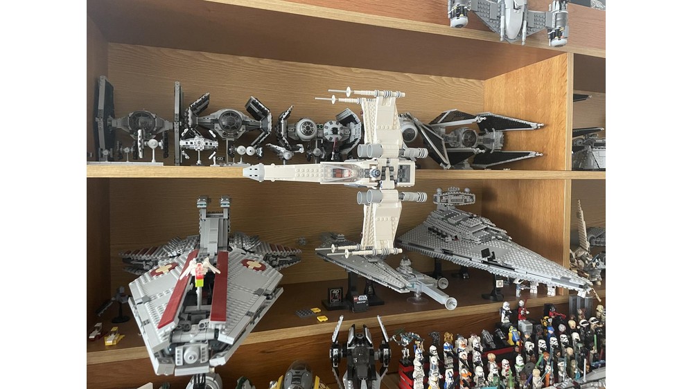 LEGO MOC Multi-purpose, multi-model bookshelf display by zsoltom ...