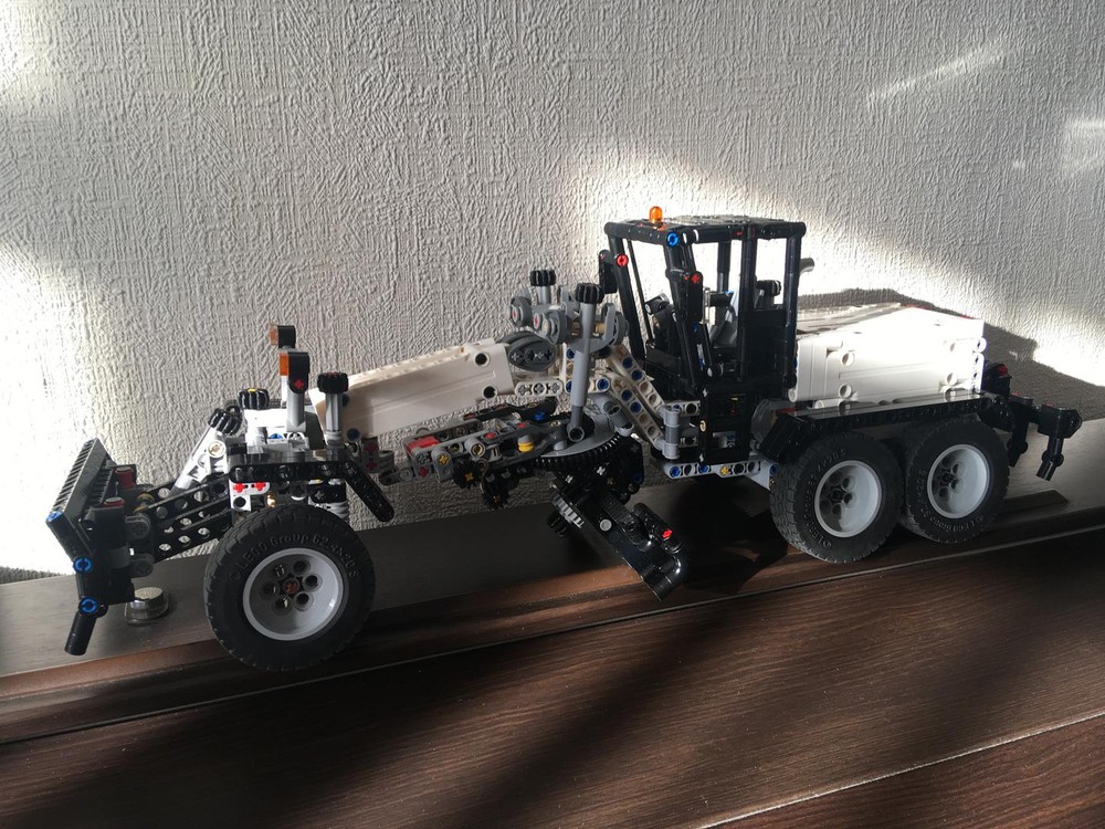 LEGO MOC Mechanical Grader by paave | Rebrickable - Build with LEGO