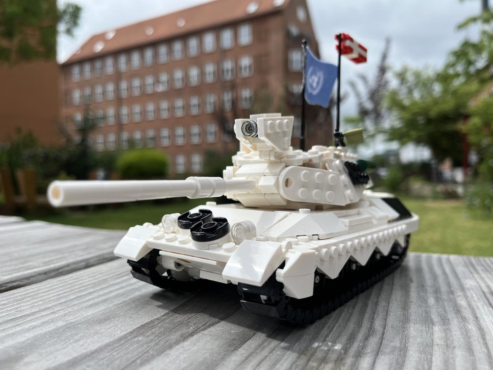 LEGO MOC Leopard 1A5DK in UN camo by IvanNewb | Rebrickable - Build ...