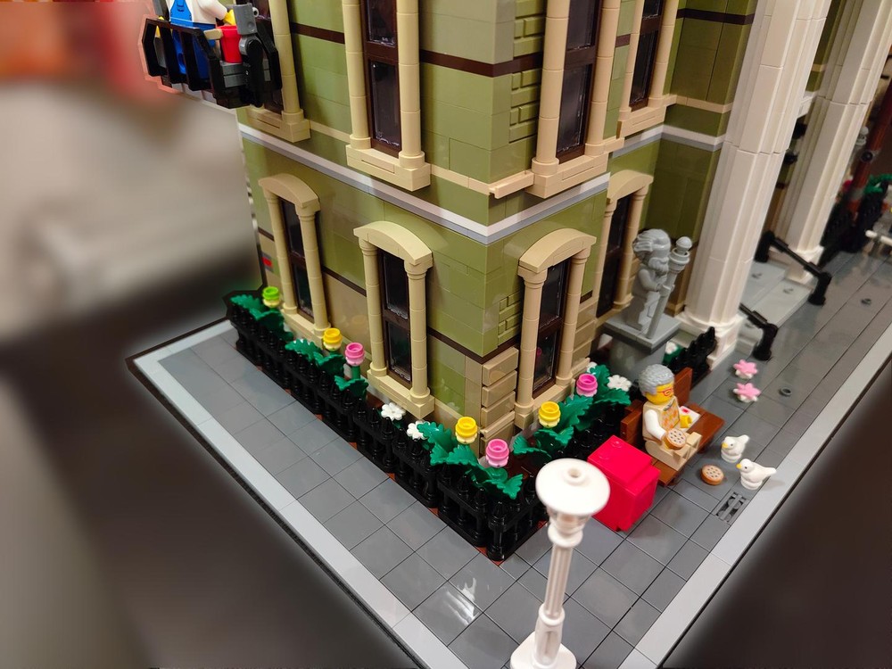 LEGO MOC Non-modular Natural History Museum by Altharion | Rebrickable ...