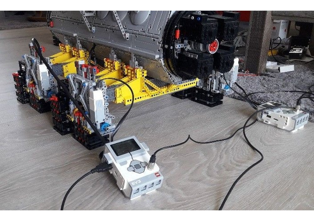 LEGO MOC Industrial Hoist System with Carrier Trailer by legolaus ...