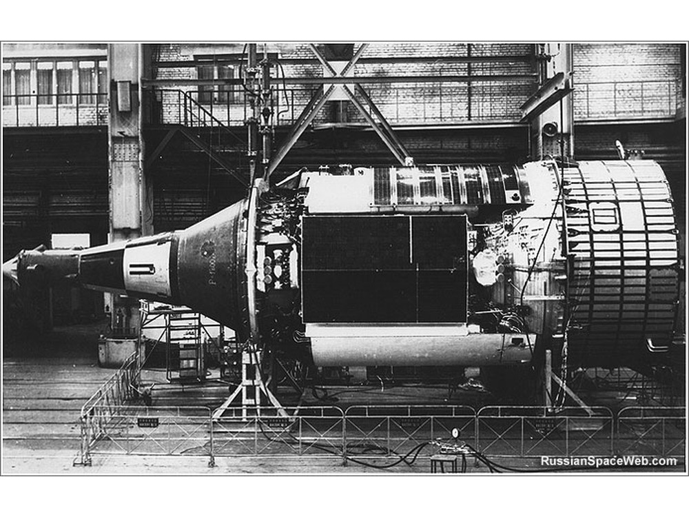 LEGO MOC TKS-3 Kosmos 1443 – 1:110 by JonHull | Rebrickable - Build ...